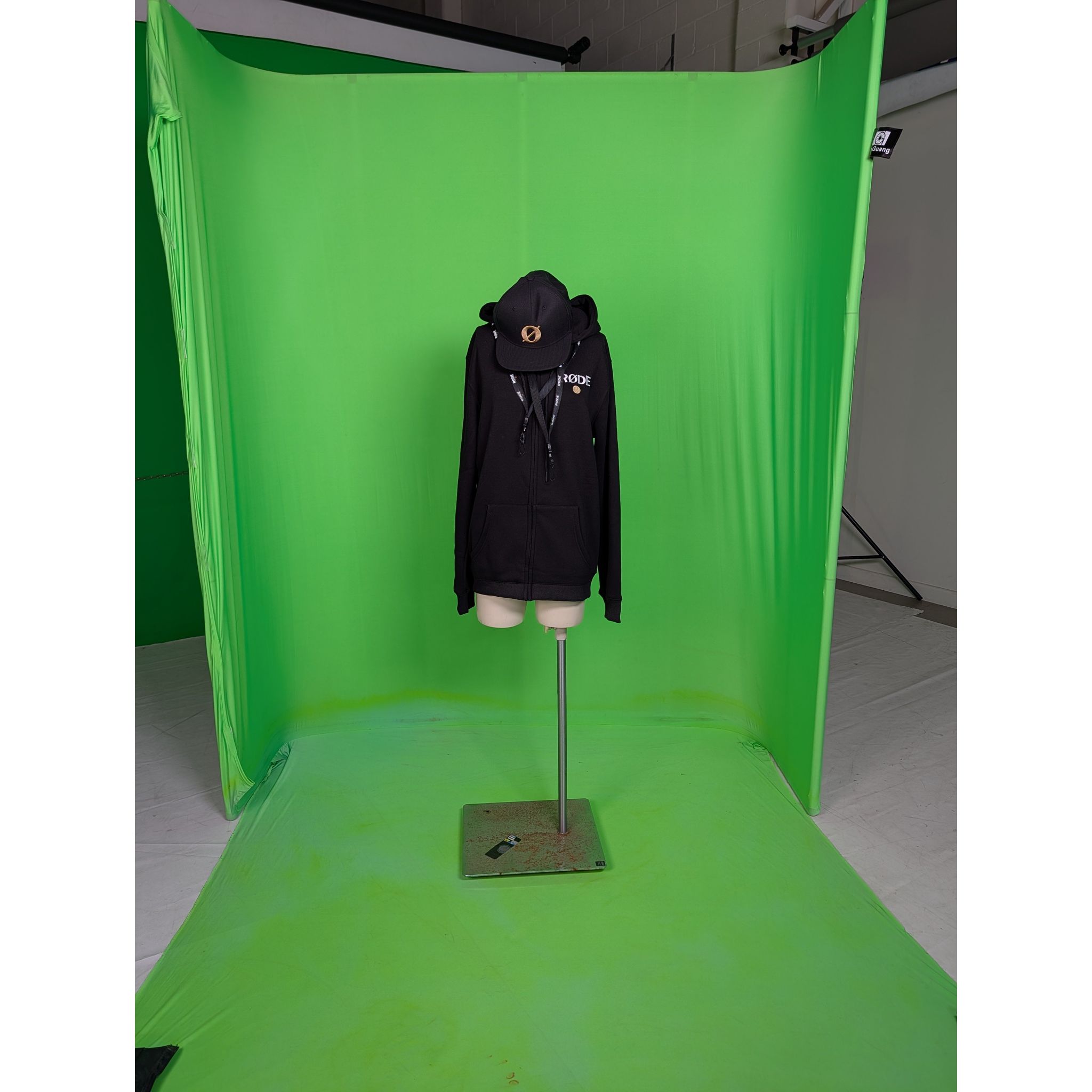 Clearance Freestanding Curved Greenscreen - ex-demo QLD | Dragon Image ...